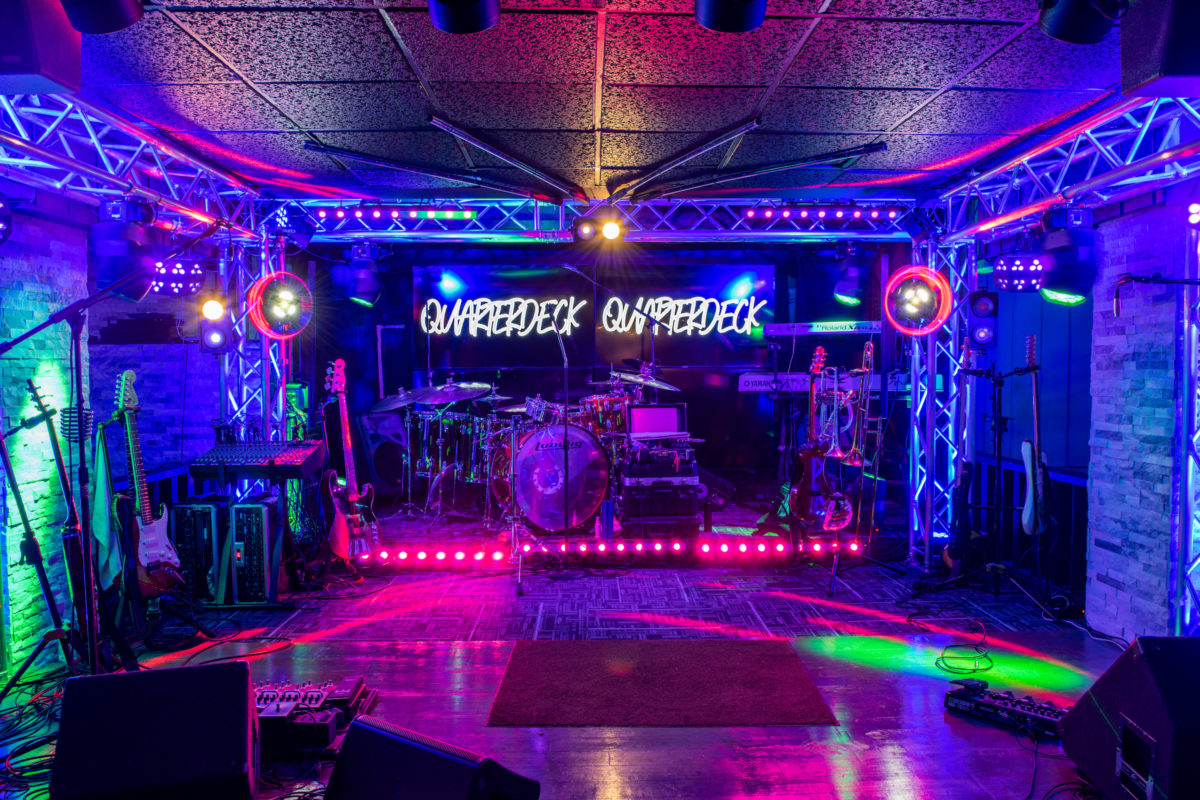 The Quarterdeck Lounge - Isla Grand